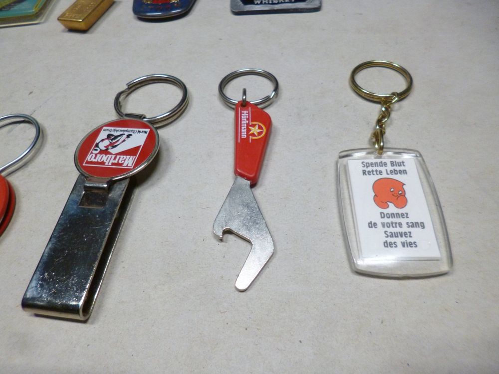 Ältere Schlüssel Anhänger 11 Stk. für Sammler gut erhalten (Gebraucht ...