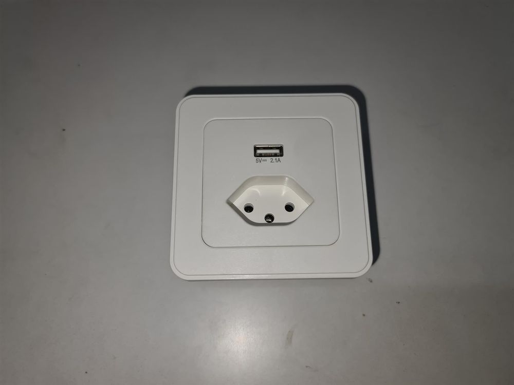 Mica UP Steckdose T13 mit USB Lader 2.1A ab 1.- (Neu und originalverpackt) in Krinau für CHF 12 ...
