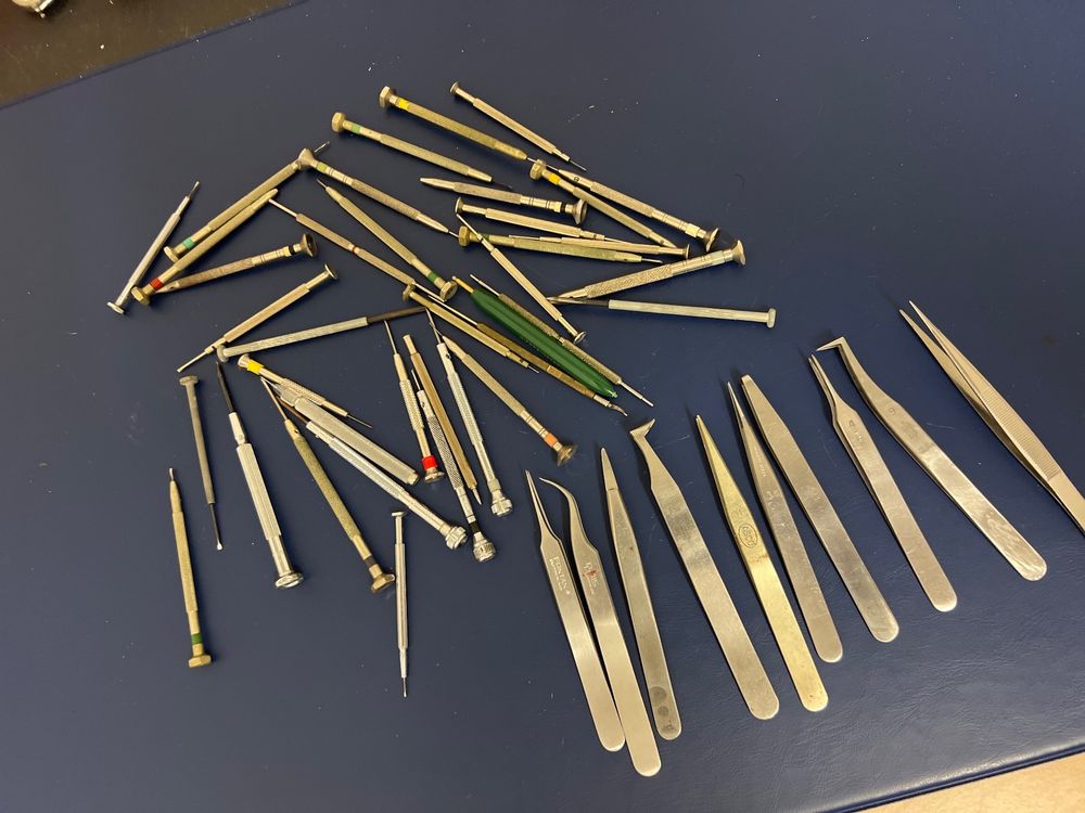 Uhrenschraubenzieher und Pinzetten Lot (Gebraucht) in für CHF 127 – mit ...