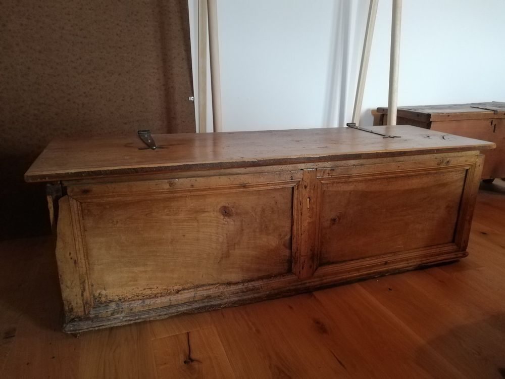 Bahut coffre ancien (D'occasion) à Choëx pour CHF 80 – retrait uniquement | Acheter sur Ricardo