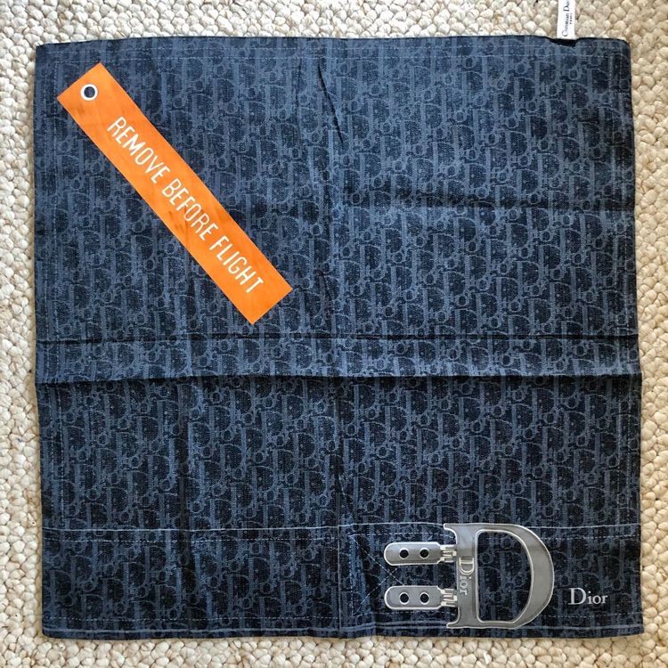 CHRSTIAN DIOR Remove before flight Tuch (Gebraucht) in Zürich für CHF ...