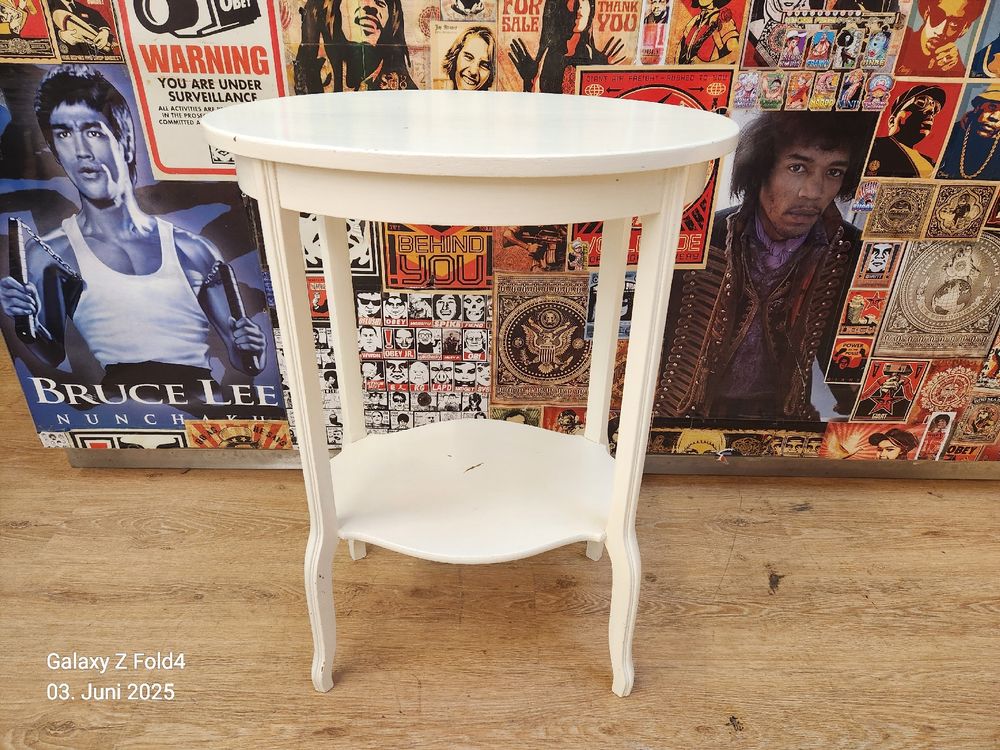 Weisses Beistelltischli/ Nachttischli Shabby Chic Stil (Gebraucht) in Dättwil AG für CHF 9 – nur ...