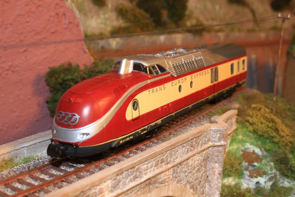 Roco 04183A/04070A, DB VT 11.5 TEE Helvetia 7-teilig, H0/GS (Gebraucht) in Reigoldswil für CHF ...