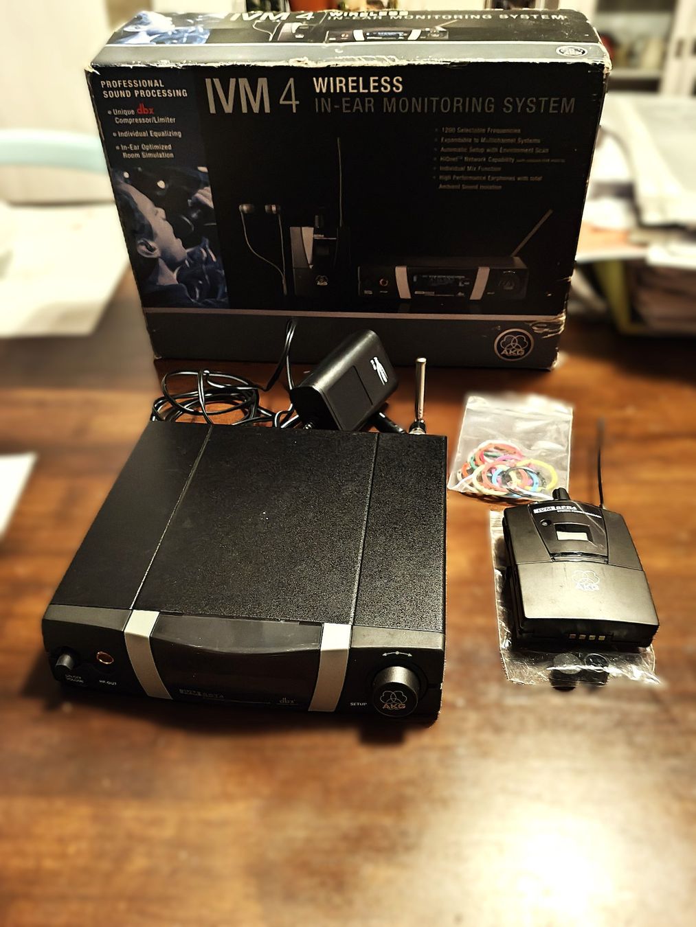 AKG IVM4 Wireless In-Ear Monitoring + Charging UNIT CU4000 (Gebraucht ...