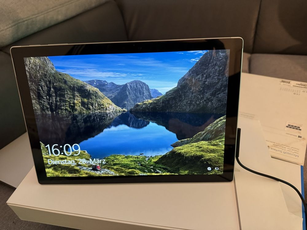 Surface Pro 4. 2.60 GHz i5 8 GB 256 SSD.Gute Zustand (Gebraucht) in Zürich für CHF 199 – mit ...