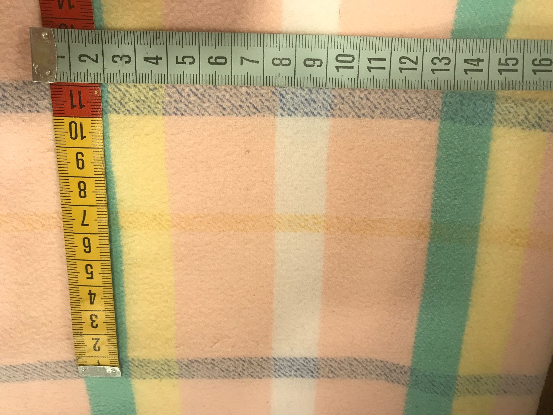 Coupon molleton à carreaux (D'occasion) à La Neuveville pour CHF 5 ...