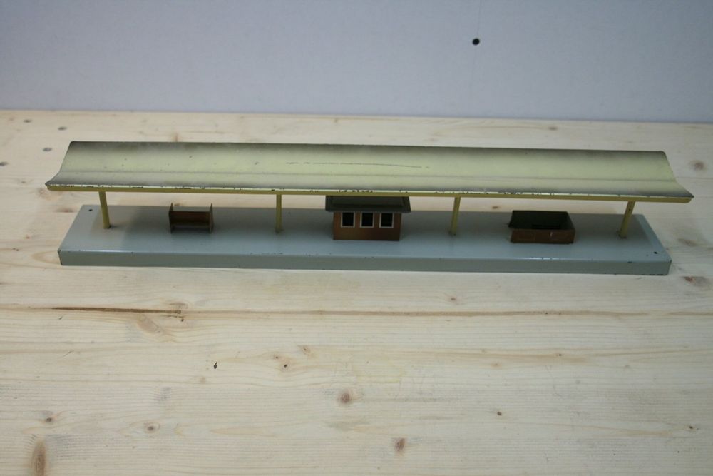 Langer Blech-Bahnsteig, Märklin 423 (Gebraucht) in Wettingen für CHF 30 ...