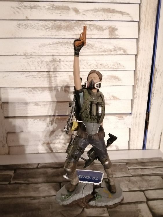 The Division 2 Figur / Statue (Gebraucht) in Eschlikon TG für CHF 30 ...