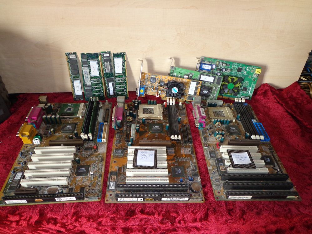 socket 370 motherboards + cpu + ram + vga (Defekt) in Ligornetto für CHF 52 – mit Lieferung auf ...