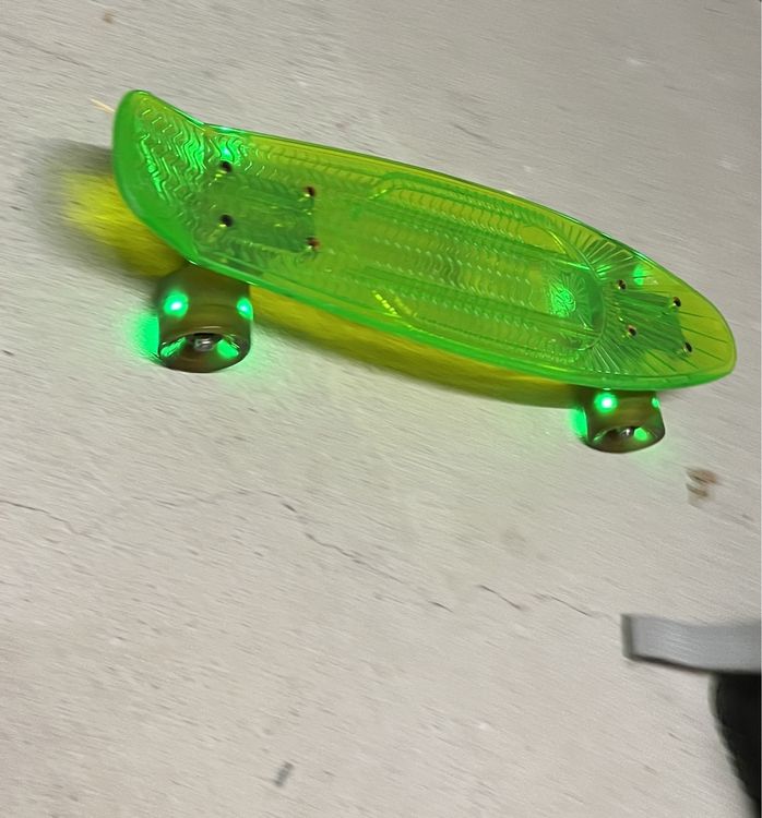 Skateboard (Sunset Alien Candyboard 22“) (Gebraucht) in Zumikon für CHF ...