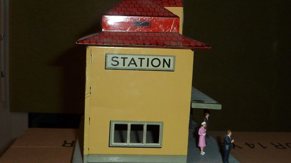 SPUR 0 BAHNHOF STATION AUS BLECH | Kaufen auf Ricardo