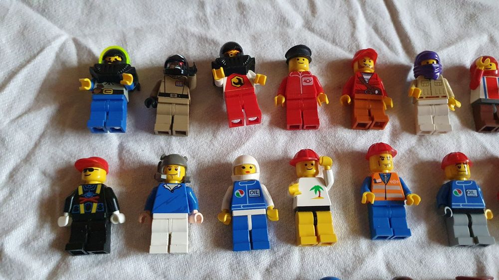40 komplette LEGO System Figuren Minifiguren Männchen kg (Gebraucht) in ...
