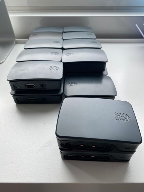 Raspberry Pi Sammlung mit Gehäuse, SD-Karte (Gebraucht) in Rorschach ...
