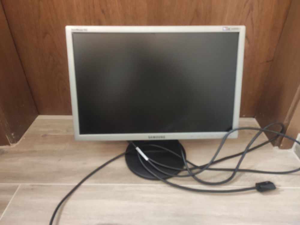 SAMSUNG SyncMaster 943 (Gebraucht) in Neuchâtel für CHF 25 – mit ...
