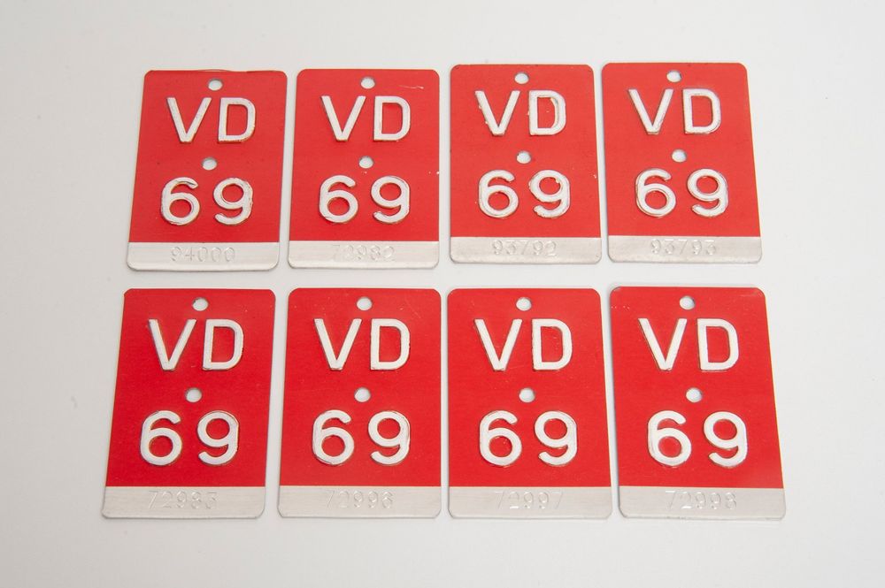 Plaques vélo VD 1969 (D'occasion) à Lausanne pour CHF 26 – avec ...