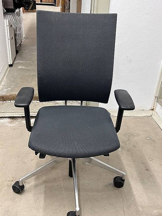 Chaise de bureau bleu foncée (Gebraucht) in Genève für CHF 50 – nur Abholung auf Ricardo kaufen