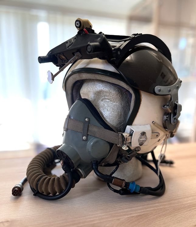 Pilotenhelm - Russian Pilot Helmet - ZSH5 MKV-2. (Gebraucht) in LUCENS ...