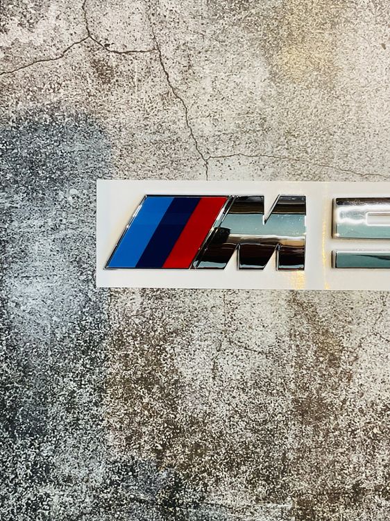 BMW M5 Emblem Logo Schriftzug NEU in Chrom | Acheter sur Ricardo