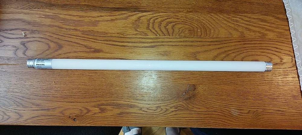 Tube néon 60 cm (D'occasion) à Prilly pour CHF 5 – retrait uniquement ...