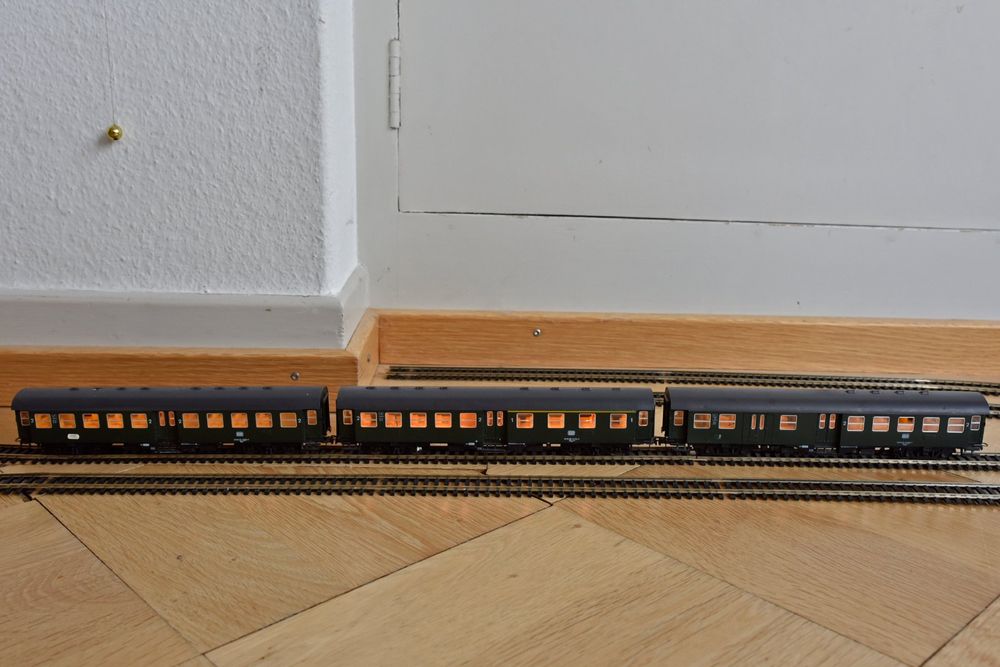 3 alte Roco Eisenbahnwagen DB (H0, DC, mit Innenbeleuchtung) | Kaufen ...