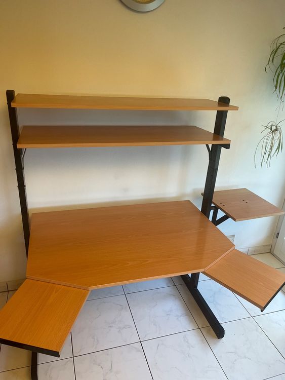Computertisch (Gebraucht) in Altendorf für CHF 15 – nur Abholung auf ...