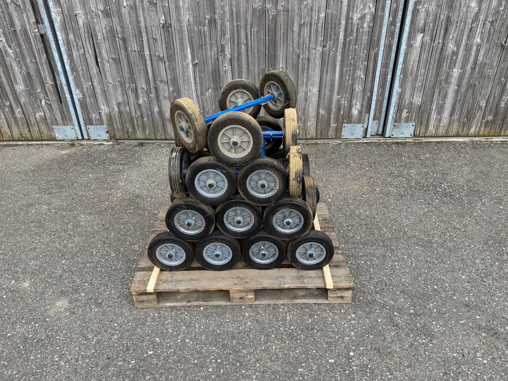 Räder/Transportrollen mit Achse (Gebraucht) in Rüttenen für CHF 4 – nur ...