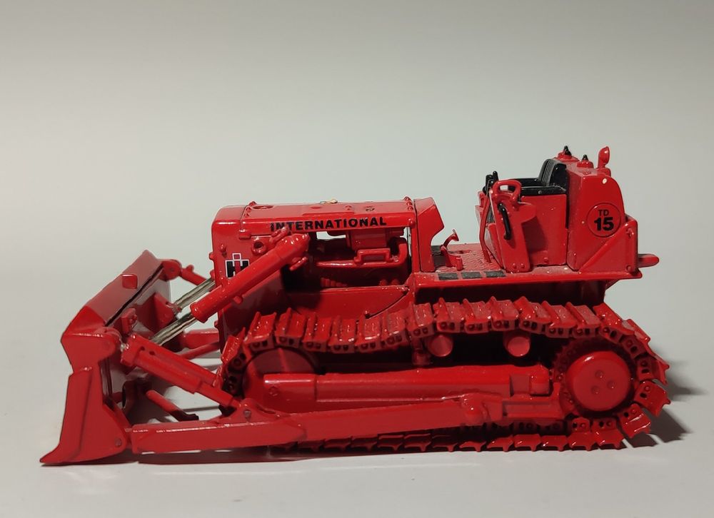 20% International TD15 Bulldozer 1:50 First Gear (Gebraucht) in ...