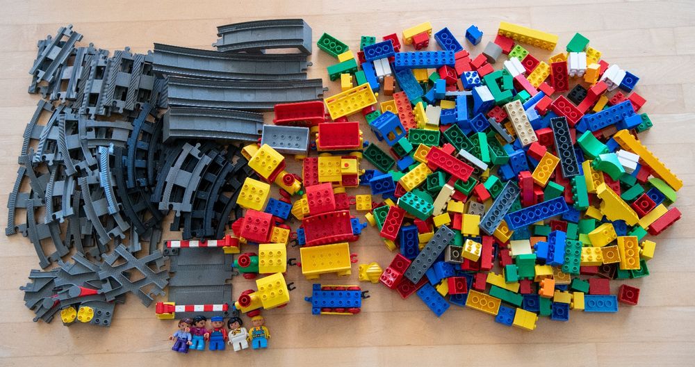LEGO Duplo mit Eisenbahn, ca. 8 kg (Gebraucht) in Meilen für CHF 90 ...