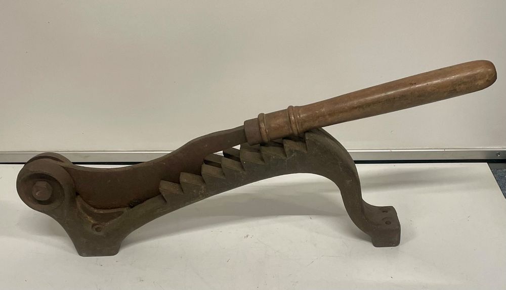 Antike Grosse Eisen Schneider ( seltener Stück ) (Gebraucht) in Root für CHF 80 – mit Lieferung ...