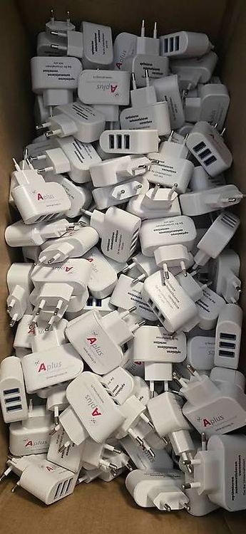 Adaptateurs USB avec éclairage bleu / 12W / 1A (D'occasion) à Renens VD ...