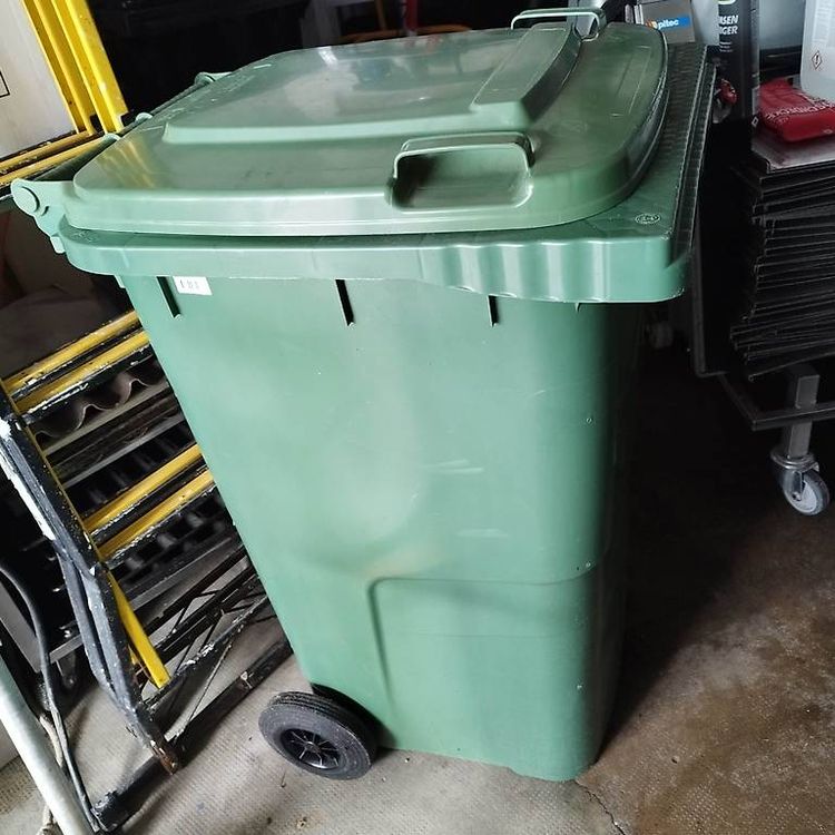 Poubelle/container 140l ou 240l (D'occasion) à chavornay pour CHF 20 ...