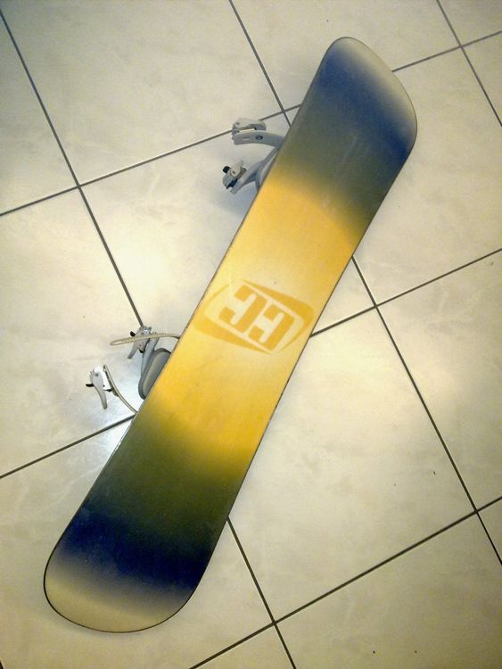 Crazy Creek Kinder Snowboard 110 cm mit Bindung | Kaufen auf Ricardo