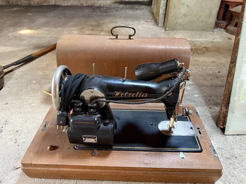 Machine à coudre Helvetia Vintage - pour collectionneurs! (D'occasion ...