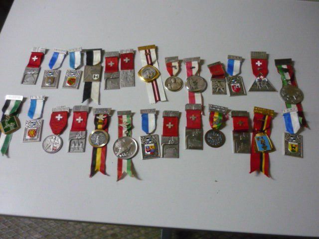 Medaillen Schützenabzeichen Kranz Schiessen (Defekt) in Belp für CHF 1 – mit Lieferung auf ...