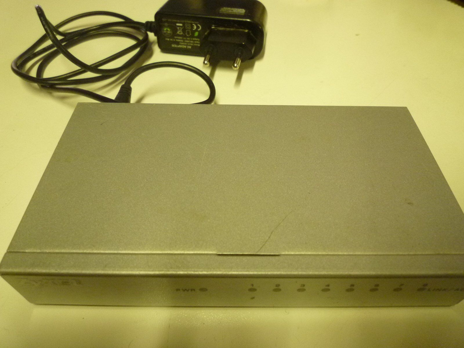 Switch ZYXTEL 8Port Model G5 108 B (Gebraucht) in Sissach für CHF 12 ...
