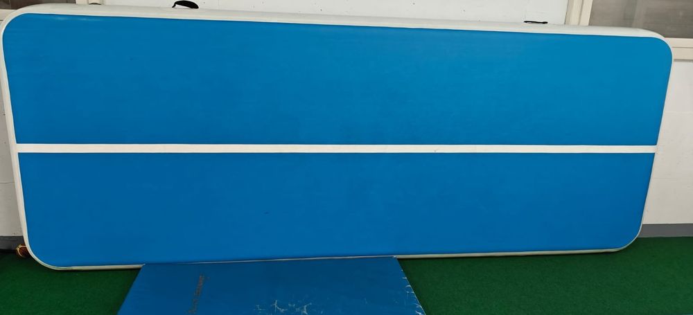 Airtrack 4m x 1.5m x 20cm – Sprungspaß garantiert! (Gebraucht) in ...