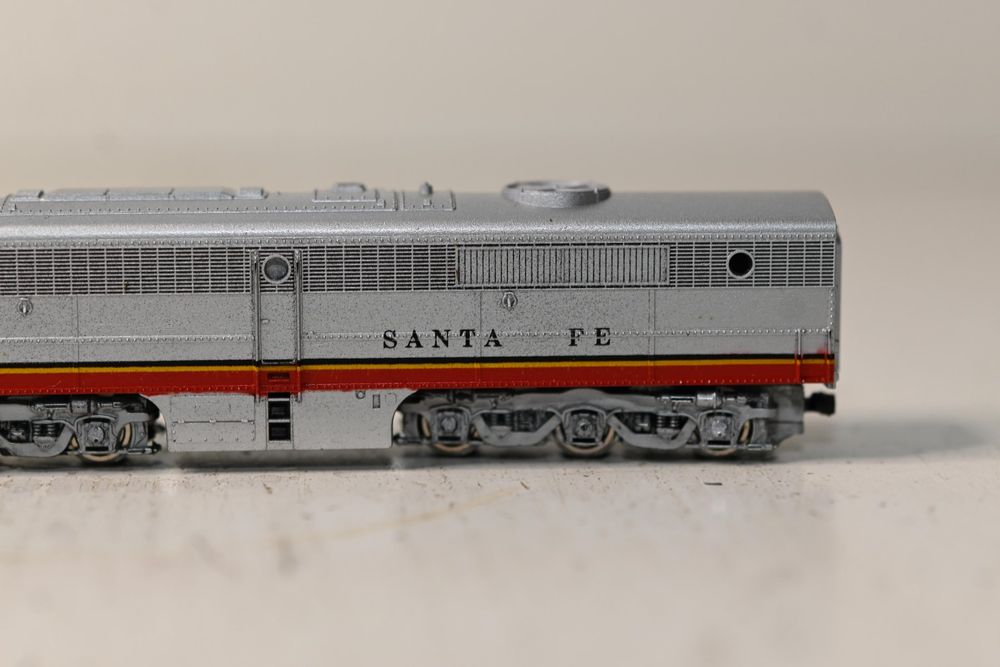 Santa Fe EMD E 8 Con Cor Spur N mit OVP , läuft (Gebraucht) in Laupen ...