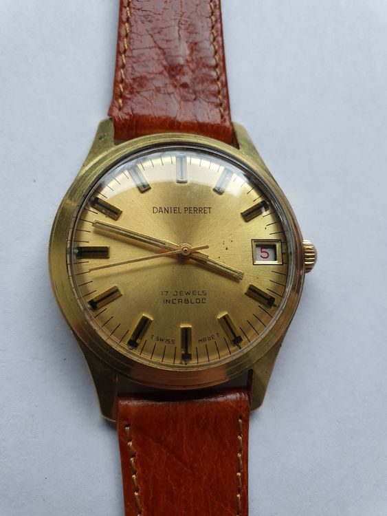 Daniel Perret HA 35mm Red date | Kaufen auf Ricardo