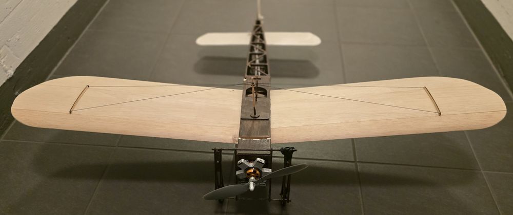 Bleriot XI Oldtimer RC Modellflugzeug aus Holz (Gebraucht) in Kerns für ...