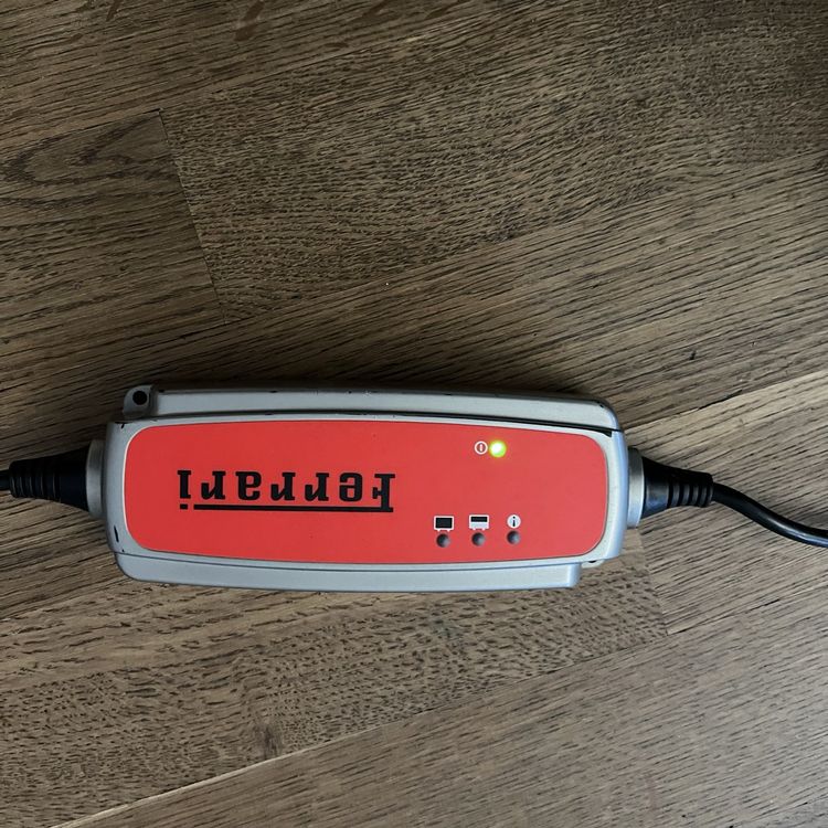Ferrari Genuine Battery Charger and Conditioner ⚡️F12 (Gebraucht) in ...