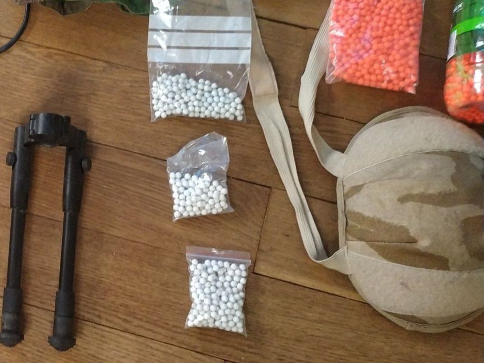 Airsoft Lot. BB Kleider BB's Zweibein Tarnsachen etc. (Gebraucht) in ...