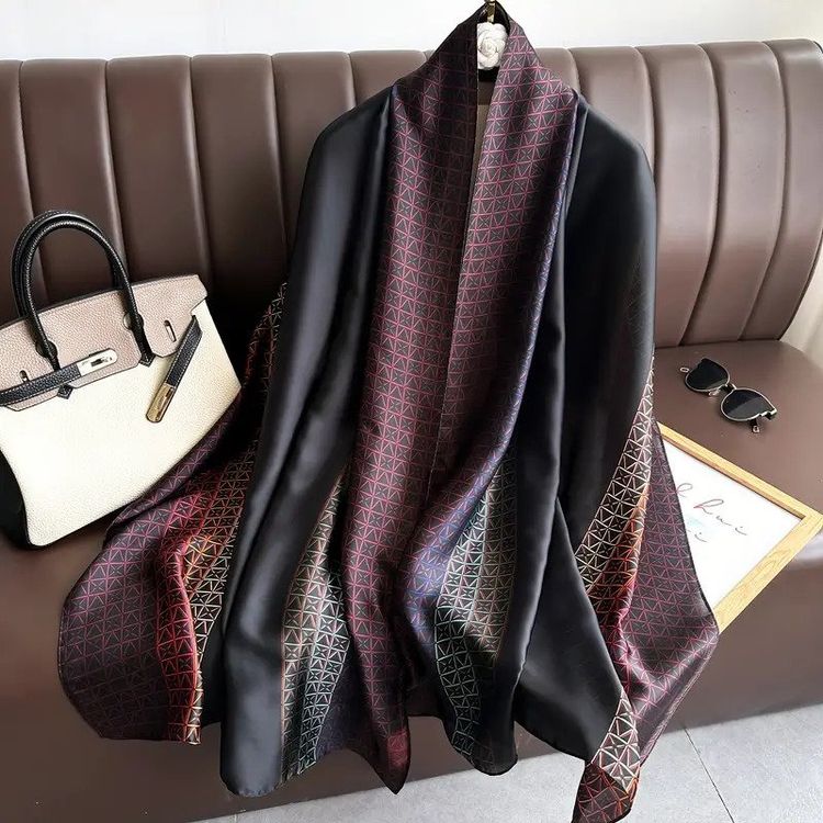 Modischer XXL Foulard Schal Edel Optik NEU (Neu und originalverpackt) in Bern für CHF 12 – mit ...