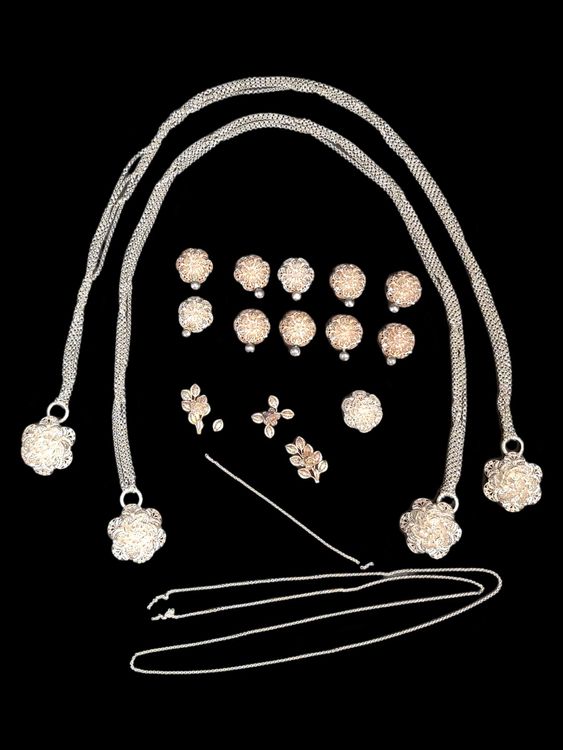 TRACHTENSCHMUCK für Berner Sonntagstracht (Gebraucht) in Wil SG für CHF 900 – mit Lieferung auf ...