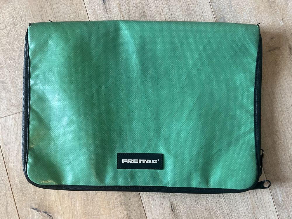 FREITAG Laptop Cover Sleeve 13”/14” Grün - Recyceltes Unikat (Gebraucht ...