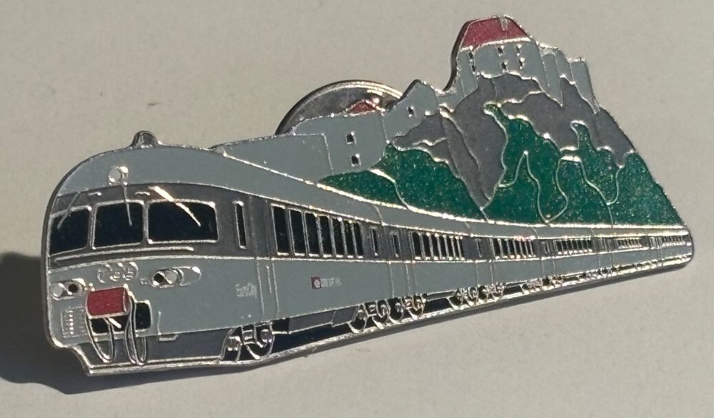 Pin's Schmid & Muller SBB CFF FFS - RABe EC Château de joux (D'occasion) à Neuchâtel pour CHF 2 ...