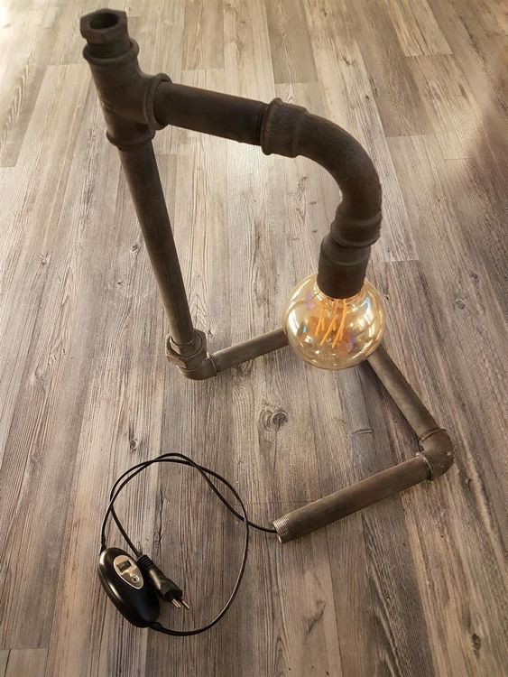 Lampe aus Rohren mit LED Birne, dimmbar (Gebraucht) in Erlinsbach für ...