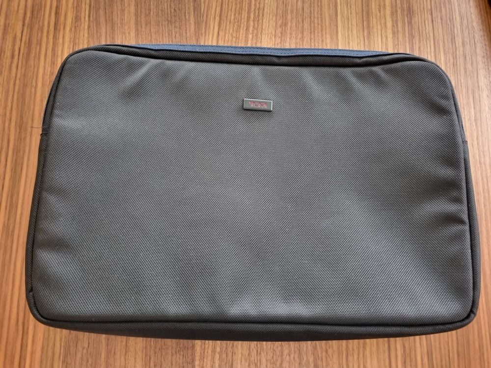 Tumi Laptop Case (Neu (gemäss Beschreibung)) in Wiesendangen für CHF 35 ...