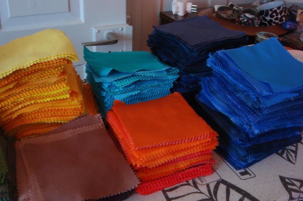 Patchworkstoffe bunt ca. 400 Quadrate je 10x10cm (Neu (gemäss ...