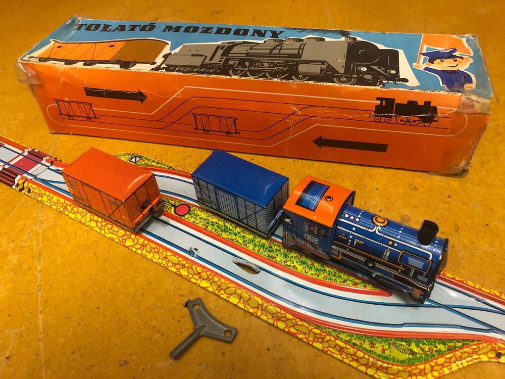 Blechbahn Güterbahnhof, 108cm lang, komplett, ca 1980 | Kaufen auf Ricardo