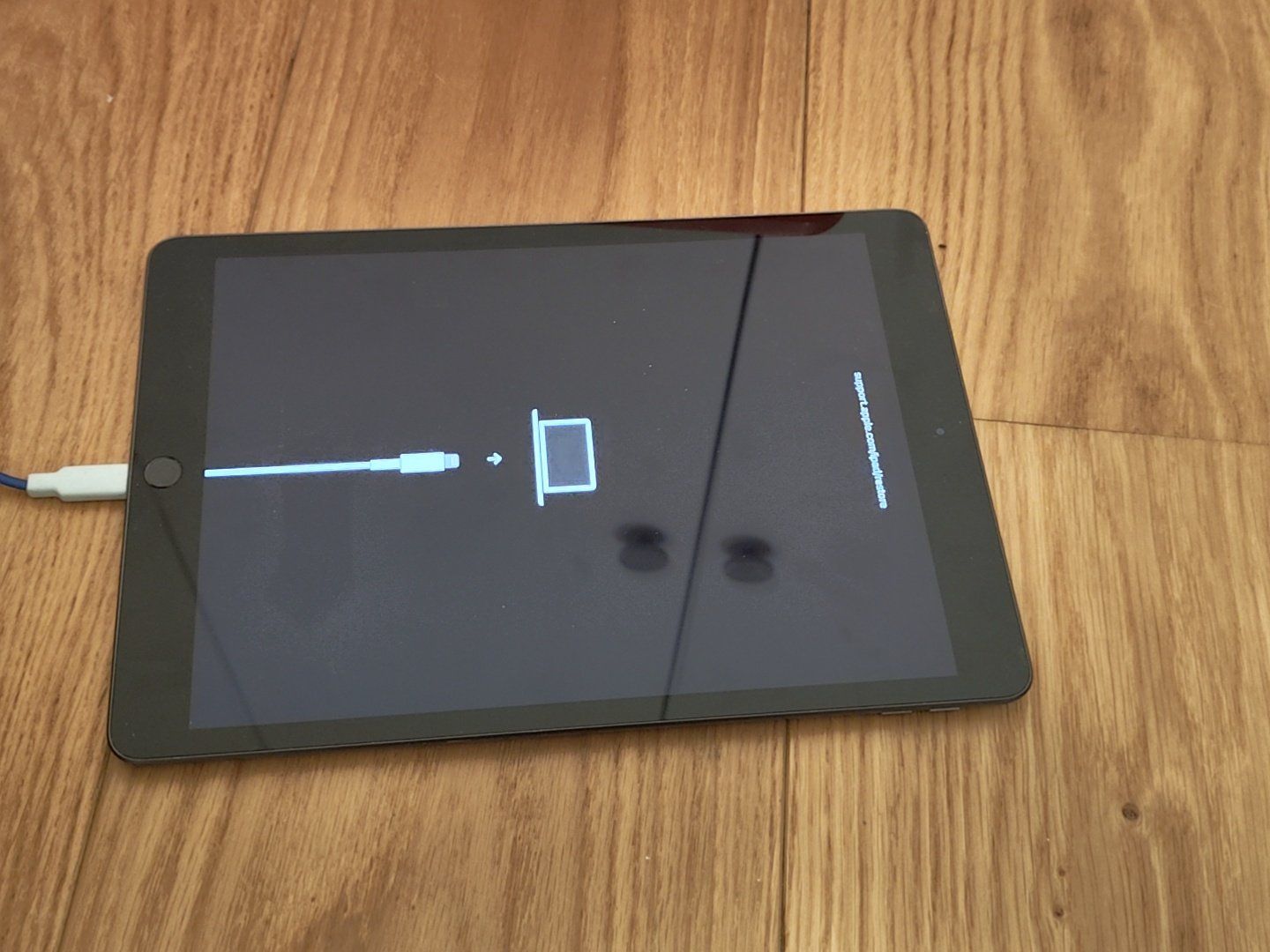 iPad 7 très bon état, ne démarre plus (Défectueux) à Savigny pour CHF ...